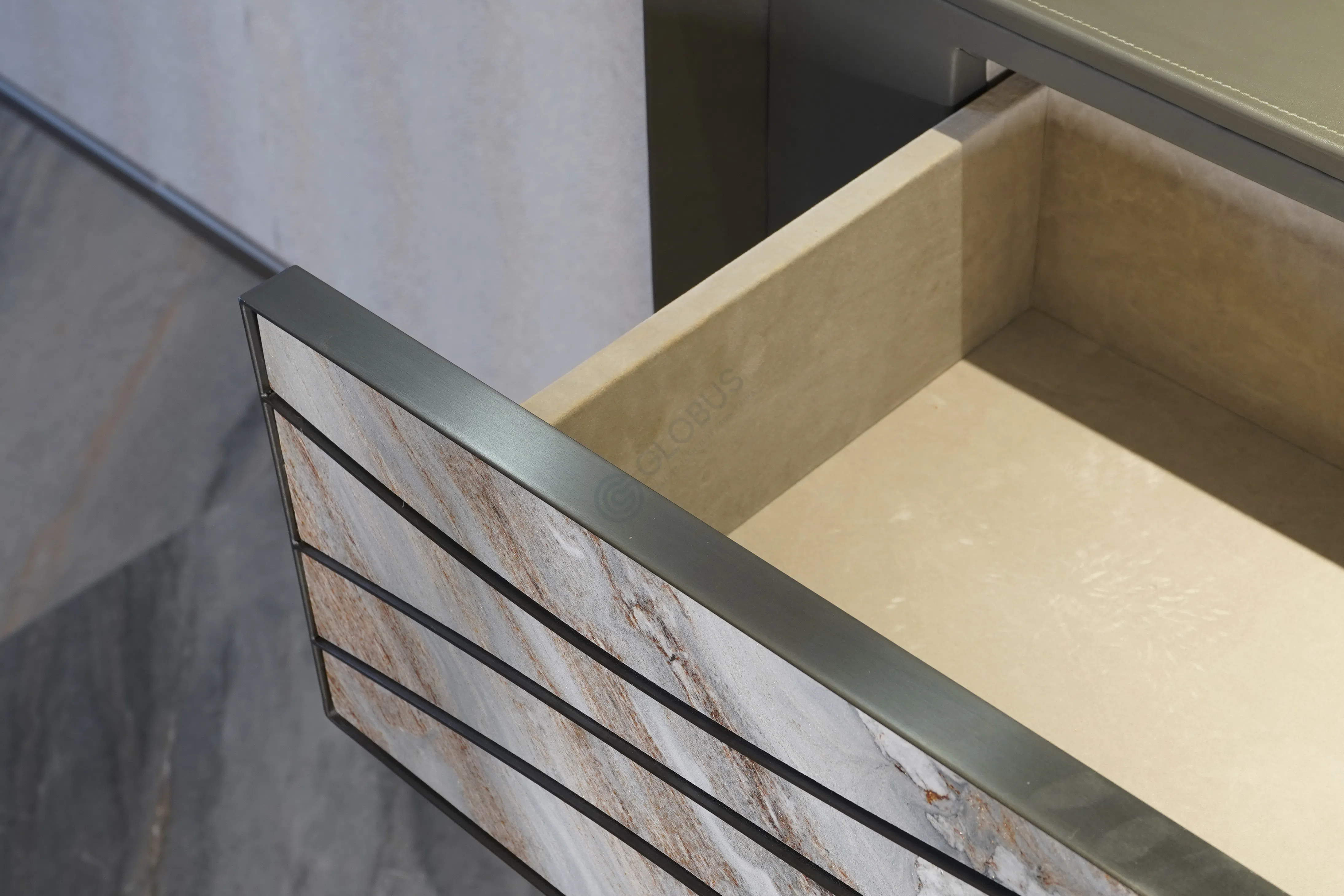 Console VISIONNAIRE Azimut #144072 | Globus Furniture from China